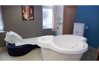 Having a baby at a birthing centre | Pregnancy Birth and Baby